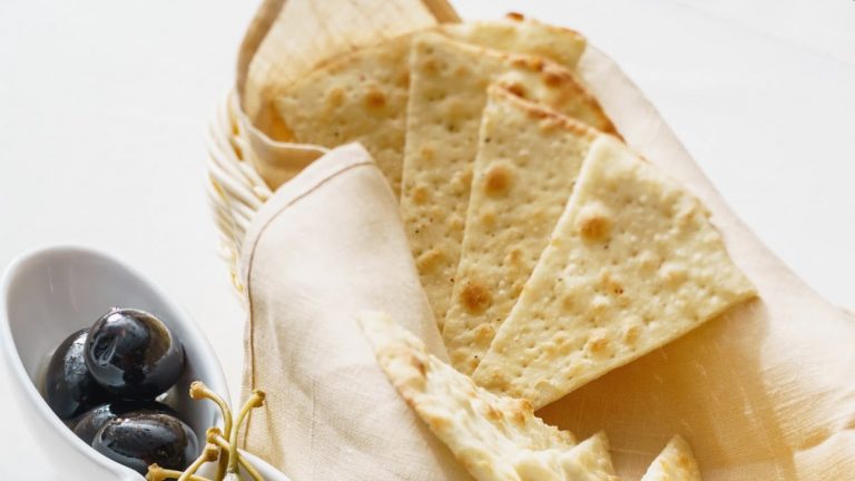 Garlic Pita Crisps Recipe | Veggie Fest